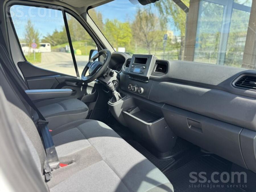 White Renault Master 2021 in Tukums, with an engine capacity of 2.30 L and mileage of 148 thousand km for 16500 €, photo 8 on AUTOMOTO.COM.LV