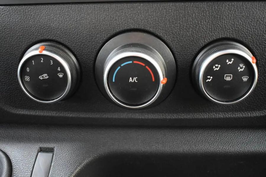 Balts Renault Master 2021 Talsi, ar dzinēja tilpumu 0.00 L un nobraukumu 245 tūkst. km par 10900 €, foto 12 vietnē AUTOMOTO.COM.LV