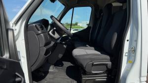 White Renault Master 2021 in Riga, with an engine capacity of 2.30 L and mileage of 170 thousand km for 13990 €, photo 8 on AUTOMOTO.COM.LV