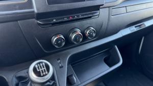 White Renault Master 2021 in Riga, with an engine capacity of 2.30 L and mileage of 170 thousand km for 13990 €, photo 10 on AUTOMOTO.COM.LV