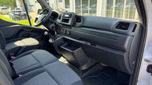 White Renault Master 2021 in Riga, with an engine capacity of 2.30 L and mileage of 170 thousand km for 13990 €, photo 13 on AUTOMOTO.COM.LV