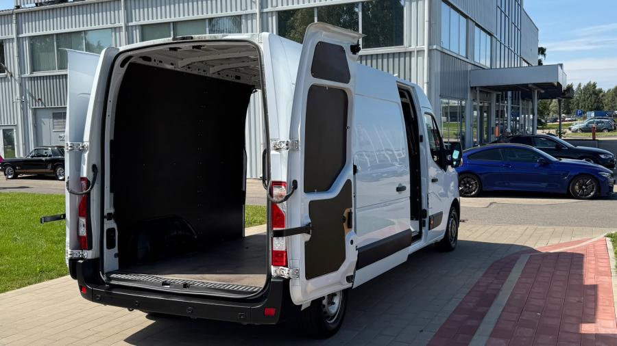White Renault Master 2021 in Riga, with an engine capacity of 2.30 L and mileage of 170 thousand km for 13990 €, photo 16 on AUTOMOTO.COM.LV
