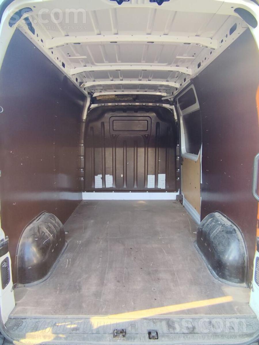White Renault Master 2021 in Riga, with an engine capacity of 2.30 L and mileage of 248 thousand km for 12000 €, photo 6 on AUTOMOTO.COM.LV