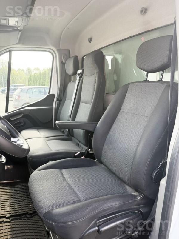 White Renault Master 2022 in Riga, with an engine capacity of 2.30 L and mileage of 168 thousand km for 17900 €, photo 5 on AUTOMOTO.COM.LV