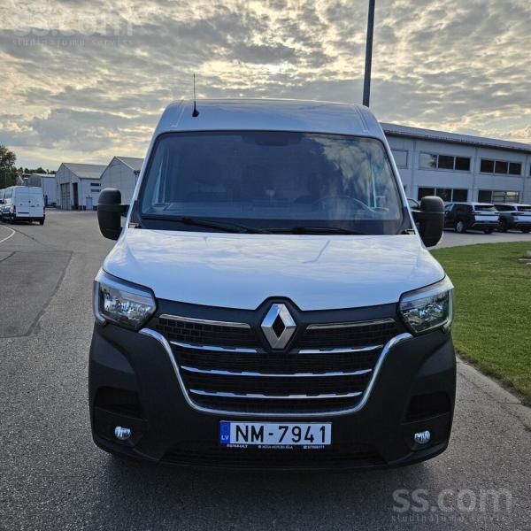 White Renault Master 2023 in Valmiera, with an engine capacity of 2.30 L and mileage of 26 thousand km for 23990 €, photo 5 on AUTOMOTO.COM.LV