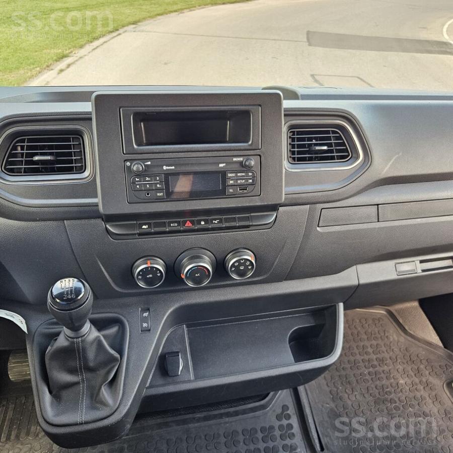 White Renault Master 2023 in Valmiera, with an engine capacity of 2.30 L and mileage of 26 thousand km for 23990 €, photo 10 on AUTOMOTO.COM.LV