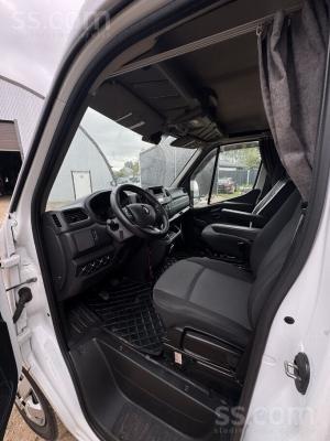 White Renault Master 2023 in Rezekne, with an engine capacity of 2.40 L and mileage of 223 thousand km for 32000 €, photo 7 on AUTOMOTO.COM.LV