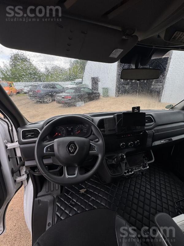 White Renault Master 2023 in Riga, with an engine capacity of 2.40 L and mileage of 273 thousand km for 32000 €, photo 7 on AUTOMOTO.COM.LV