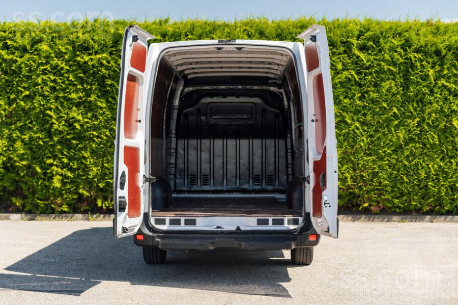 White Renault Master 2023 in Riga, with an engine capacity of 2.30 L and mileage of 83 thousand km for 24900 €, photo 10 on AUTOMOTO.COM.LV