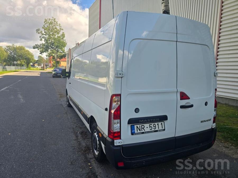 White Renault Master 2023 in Riga, with an engine capacity of 2.30 L and mileage of 367 thousand km for 17500 €, photo 4 on AUTOMOTO.COM.LV
