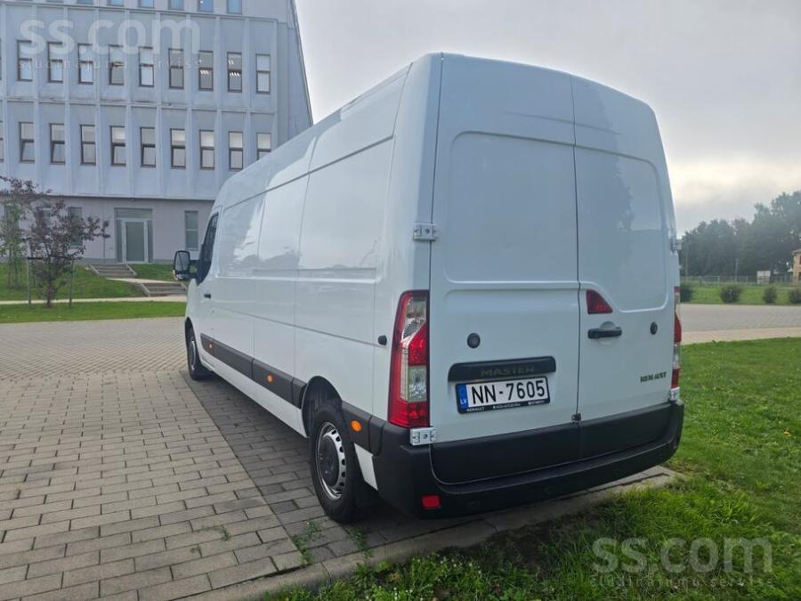 White Renault Master 2023 in Riga, with an engine capacity of 2.30 L and mileage of 413 thousand km for 15000 €, photo 1 on AUTOMOTO.COM.LV