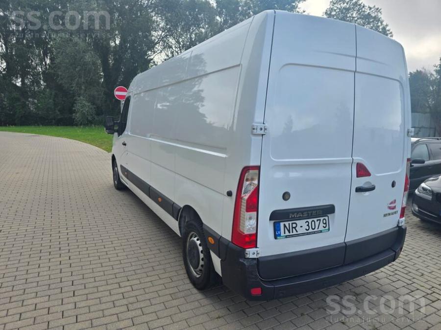 White Renault Master 2023 in Riga, with an engine capacity of 2.30 L and mileage of 336 thousand km for 19000 €, photo 3 on AUTOMOTO.COM.LV