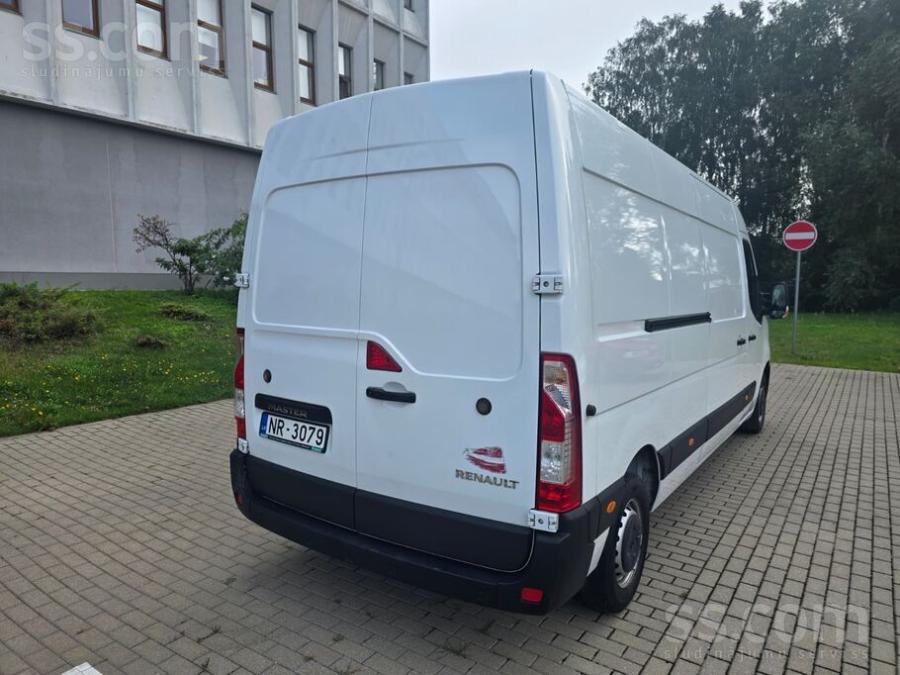 White Renault Master 2023 in Riga, with an engine capacity of 2.30 L and mileage of 336 thousand km for 19000 €, photo 4 on AUTOMOTO.COM.LV