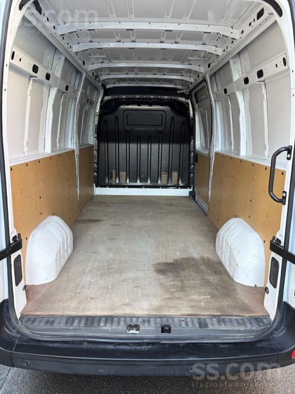 Renault Master 2023 in Riga on AUTOMOTO.COM.LV White Renault Master 2023 in Riga, with an engine capacity of 2.30 L and mileage of 109 thousand km for 18200 €, photo 8 on AUTOMOTO.COM.LV