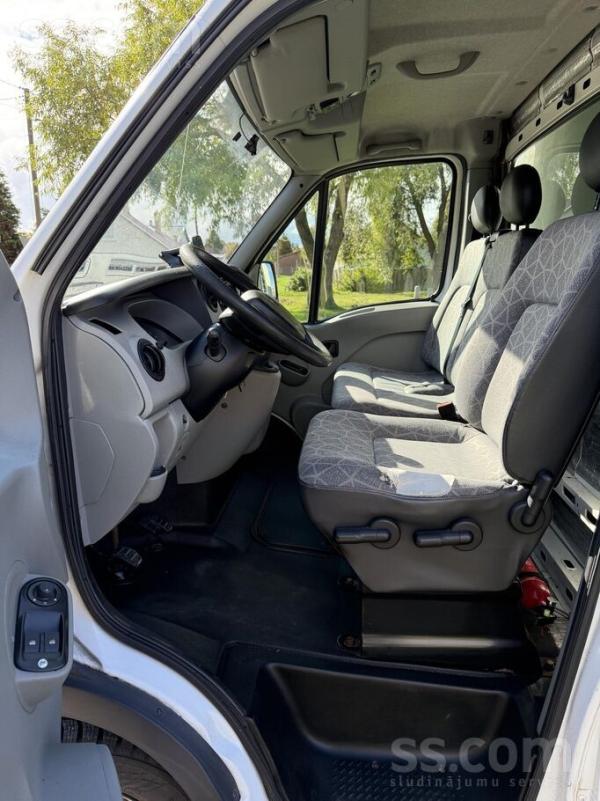 White Renault Master 2010 in Ventspils, with an engine capacity of 2.50 L and mileage of 215 thousand km for 8500 €, photo 10 on AUTOMOTO.COM.LV