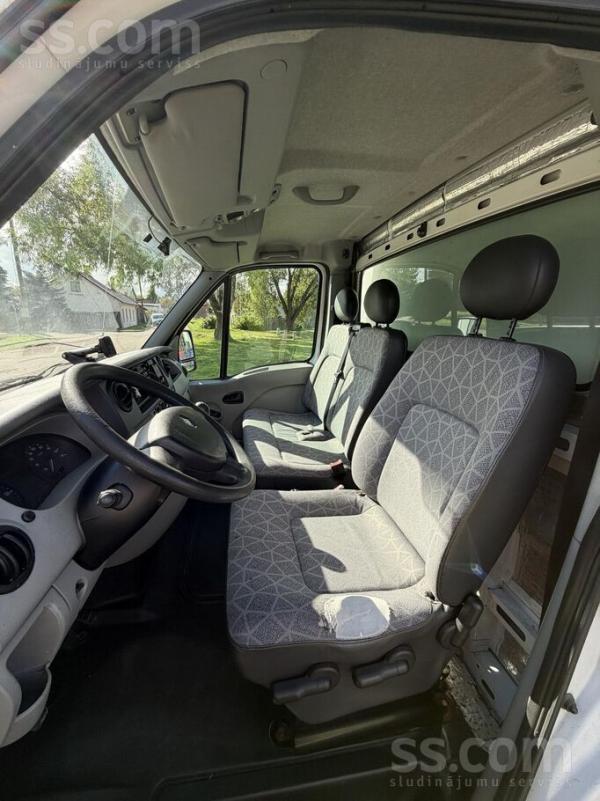 White Renault Master 2010 in Ventspils, with an engine capacity of 2.50 L and mileage of 215 thousand km for 8500 €, photo 11 on AUTOMOTO.COM.LV