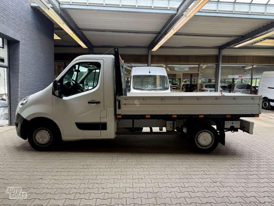 White Renault Master 2017 in Kaunas, with an engine capacity of 2.30 L and mileage of 52 thousand km for 22735 €, photo 5 on AUTOMOTO.COM.LV