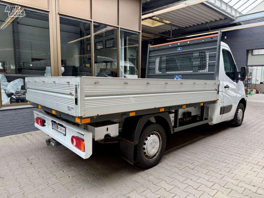 White Renault Master 2017 in Kaunas, with an engine capacity of 2.30 L and mileage of 52 thousand km for 22735 €, photo 9 on AUTOMOTO.COM.LV