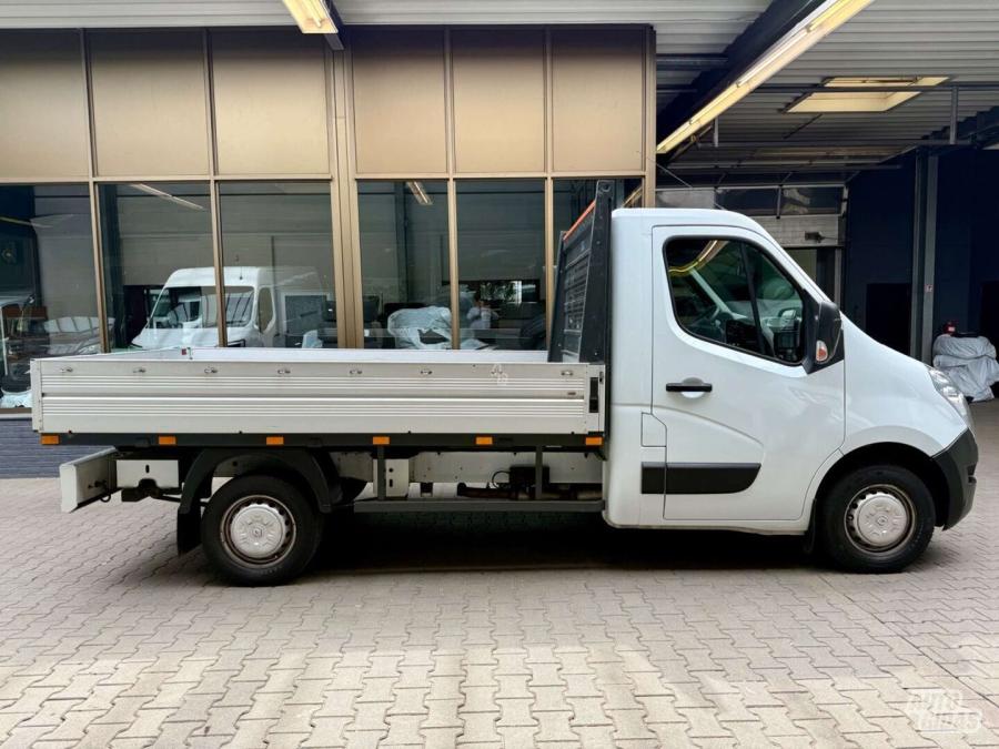 White Renault Master 2017 in Kaunas, with an engine capacity of 2.30 L and mileage of 52 thousand km for 22735 €, photo 12 on AUTOMOTO.COM.LV