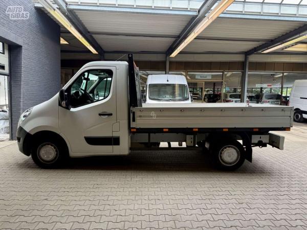 White Renault Master 2017 in Kaunas, with an engine capacity of 2.30 L and mileage of 52 thousand km for 22735 €, photo 5 on AUTOMOTO.COM.LV