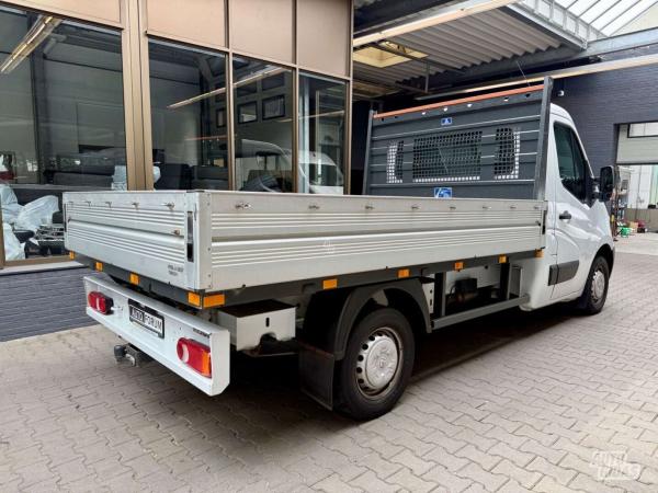 White Renault Master 2017 in Kaunas, with an engine capacity of 2.30 L and mileage of 52 thousand km for 22735 €, photo 9 on AUTOMOTO.COM.LV