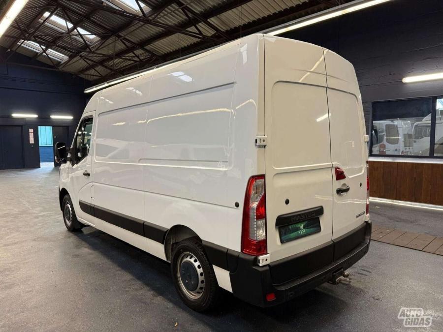 White Renault Master 2020 in Kaunas, with an engine capacity of 2.30 L and mileage of 55 thousand km for 21646 €, photo 6 on AUTOMOTO.COM.LV