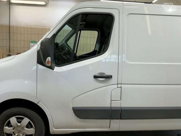 White Renault Master 2021 in Kaunas, with an engine capacity of 2.30 L and mileage of 30 thousand km for 27972 €, photo 4 on AUTOMOTO.COM.LV