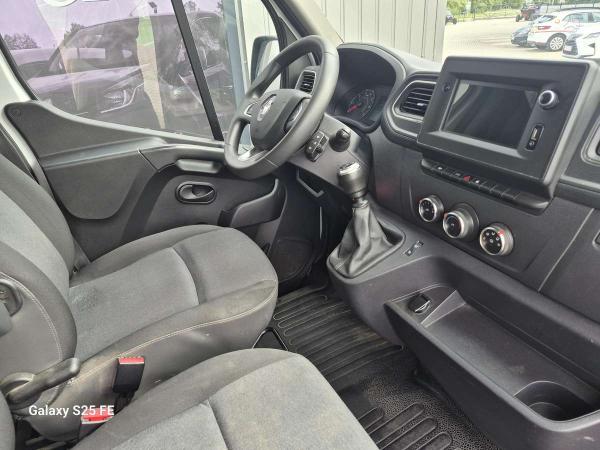 White Renault Master 2021 in Taurage, with an engine capacity of 2.30 L and mileage of 152 thousand km for 13189 €, photo 9 on AUTOMOTO.COM.LV