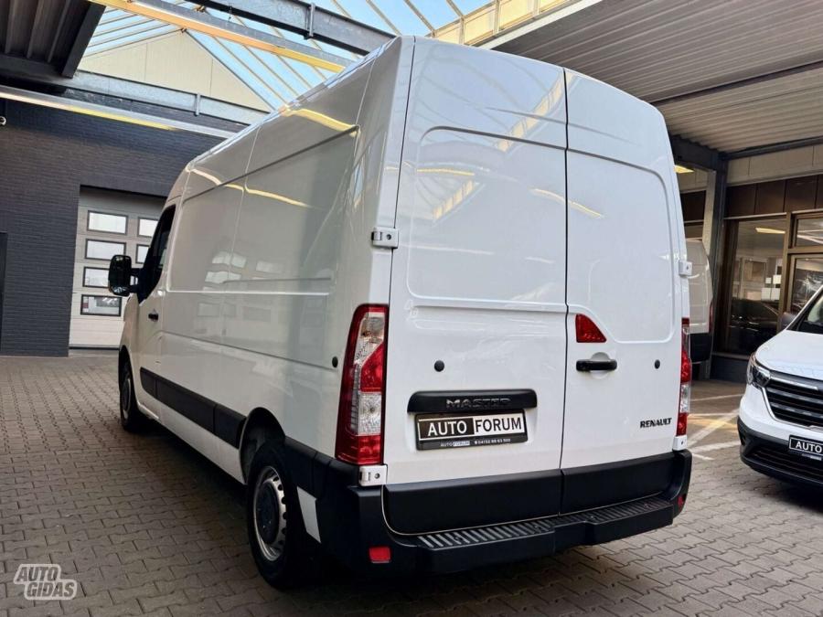 White Renault Master 2022 in Kaunas, with an engine capacity of 2.30 L and mileage of 22 thousand km for 30067 €, photo 7 on AUTOMOTO.COM.LV