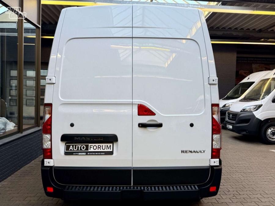 White Renault Master 2022 in Kaunas, with an engine capacity of 2.30 L and mileage of 22 thousand km for 30067 €, photo 9 on AUTOMOTO.COM.LV