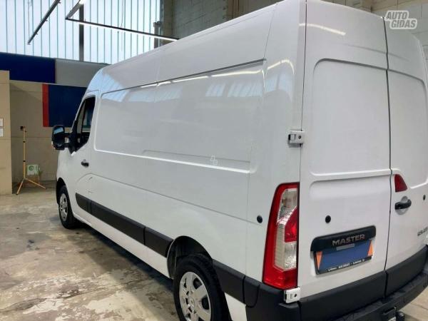 White Renault Master 2022 in Kaunas, with an engine capacity of 2.30 L and mileage of 50 thousand km for 32160 €, photo 4 on AUTOMOTO.COM.LV