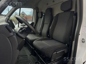 White Renault Master 2023 in Riga, with an engine capacity of 2.30 L and mileage of 126 thousand km for 25950 €, photo 9 on AUTOMOTO.COM.LV