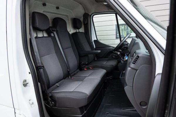 White Renault Master 2024 in Jelgava, with an engine capacity of 2.30 L and mileage of 138 thousand km for 24450 €, photo 6 on AUTOMOTO.COM.LV