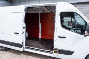 Balts Renault Master 2024 Jelgava, ar dzinēja tilpumu 2.30 L un nobraukumu 138 tūkst. km par 24450 €, foto 8 vietnē AUTOMOTO.COM.LV