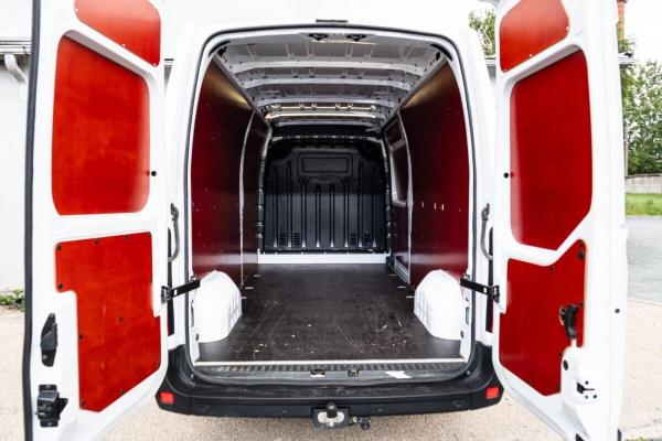 White Renault Master 2024 in Jelgava, with an engine capacity of 2.30 L and mileage of 138 thousand km for 24450 €, photo 8 on AUTOMOTO.COM.LV