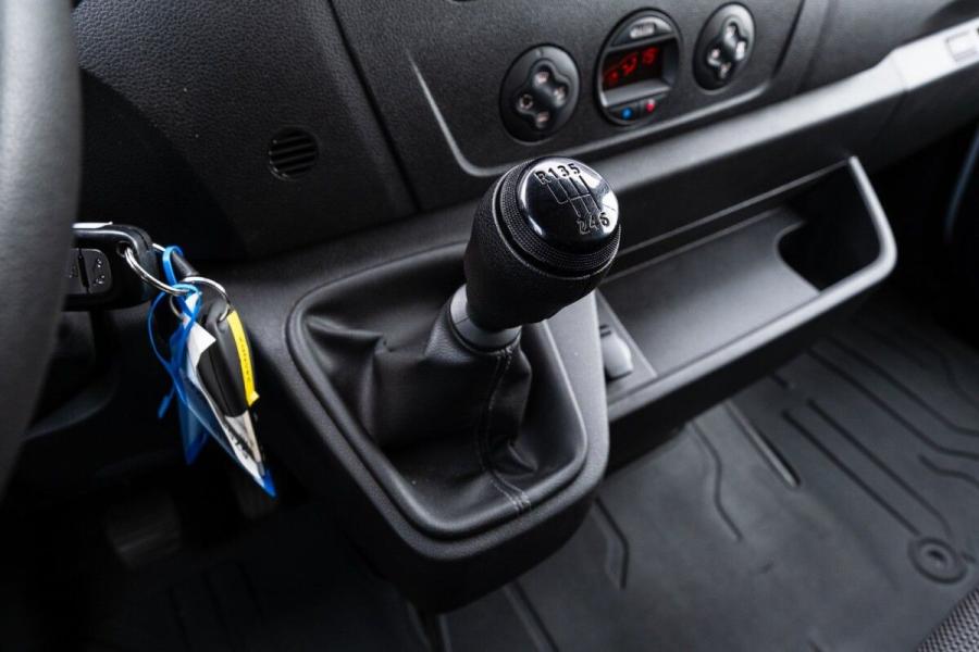 Balts Renault Master 2024 Jelgava, ar dzinēja tilpumu 2.30 L un nobraukumu 138 tūkst. km par 24450 €, foto 15 vietnē AUTOMOTO.COM.LV