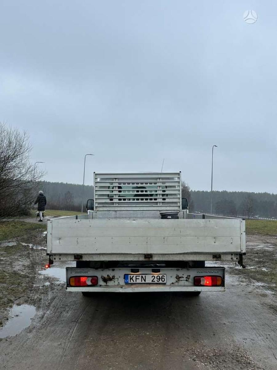 White Renault Master 2017 in Vilnius, with an engine capacity of 2.30 L and mileage of 111 thousand km for 8200 €, photo 4 on AUTOMOTO.COM.LV
