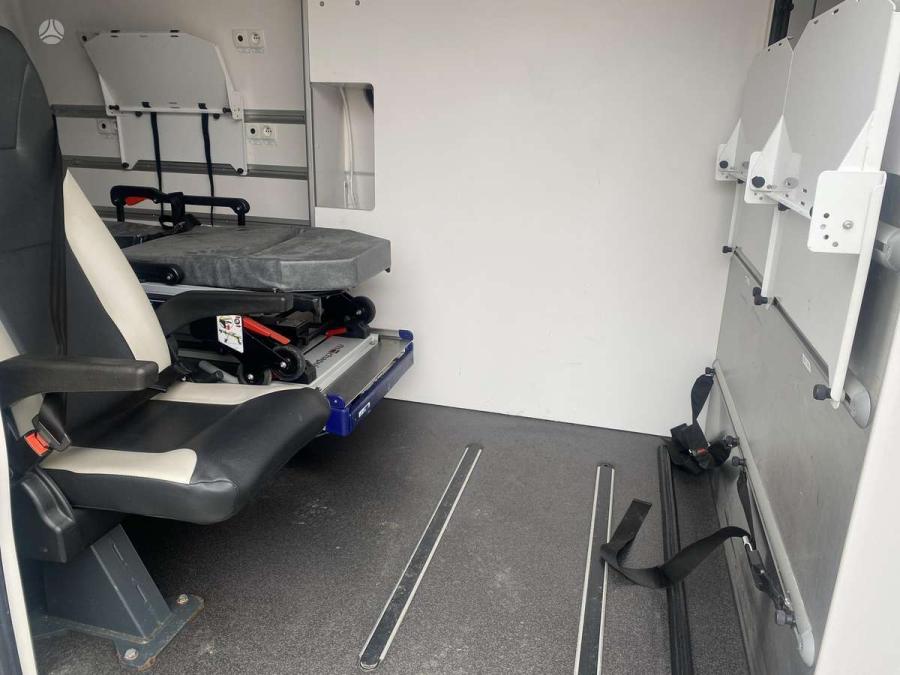 White Renault Master 2021 in Riga, with an engine capacity of 2.30 L and mileage of 280 thousand km for 14350 €, photo 7 on AUTOMOTO.COM.LV