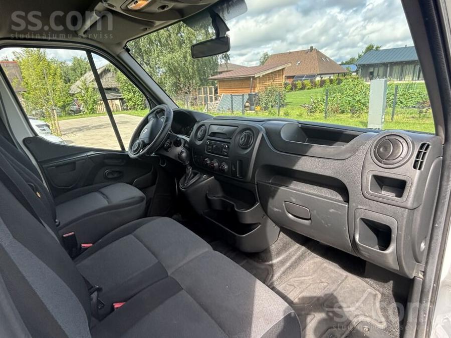 White Renault Master 2019 in Riga, with an engine capacity of 2.30 L and mileage of 366 thousand km for 7500 €, photo 6 on AUTOMOTO.COM.LV