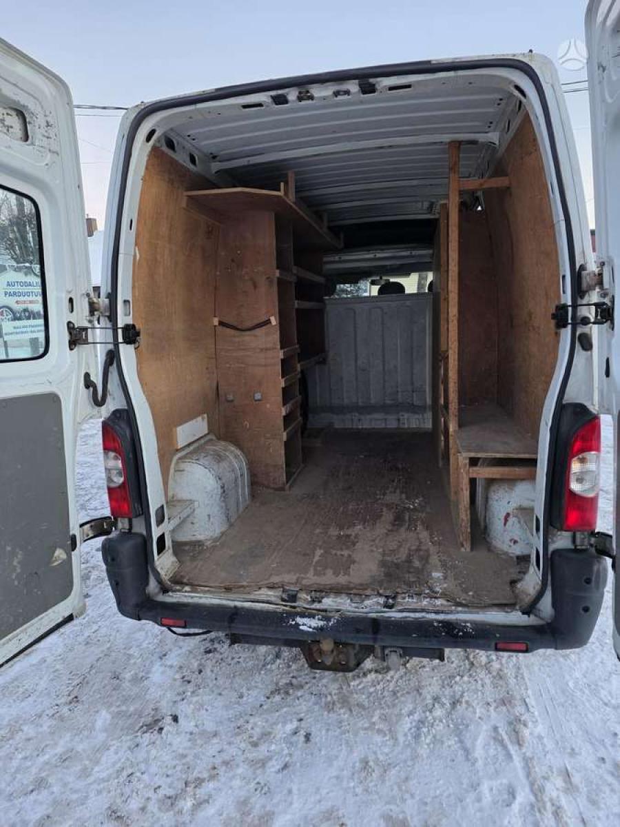 White Renault Master 2006 in Kursenai, with an engine capacity of 2.50 L and mileage of 261 thousand km for 2500 €, photo 13 on AUTOMOTO.COM.LV