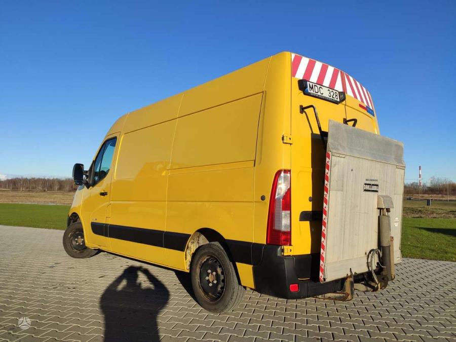 Yellow Renault Master 2012 in Siauliai, with an engine capacity of 2.30 L and mileage of 348 thousand km for 6300 €, photo 1 on AUTOMOTO.COM.LV