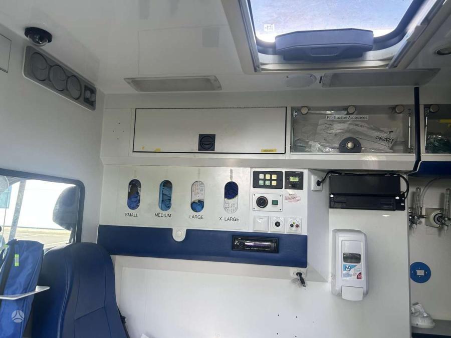 Yellow Renault Master 2014 in Klaipeda, with an engine capacity of 2.30 L and mileage of 435 thousand km for 7000 €, photo 18 on AUTOMOTO.COM.LV