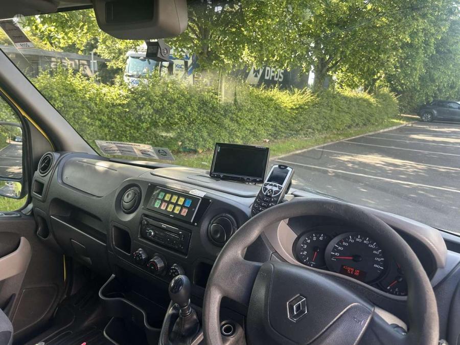 Yellow Renault Master 2014 in Klaipeda, with an engine capacity of 2.30 L and mileage of 435 thousand km for 7000 €, photo 23 on AUTOMOTO.COM.LV