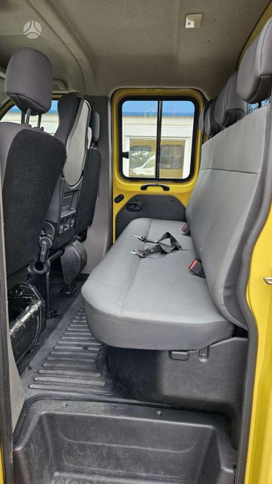 Yellow Renault Master 2015 in Marijampole, with an engine capacity of 2.30 L and mileage of 200 thousand km for 9000 €, photo 16 on AUTOMOTO.COM.LV