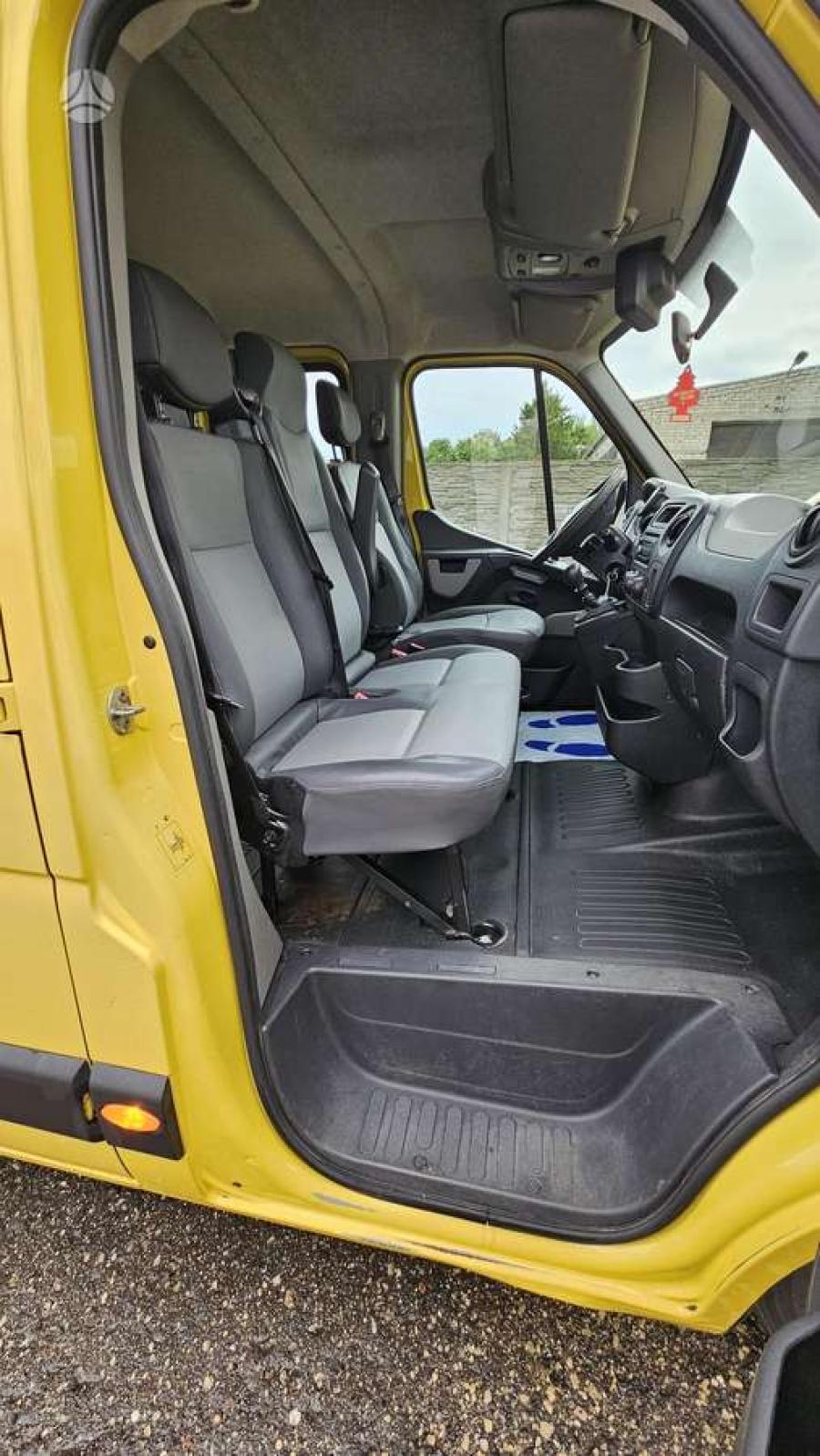 Yellow Renault Master 2015 in Marijampole, with an engine capacity of 2.30 L and mileage of 200 thousand km for 9000 €, photo 18 on AUTOMOTO.COM.LV