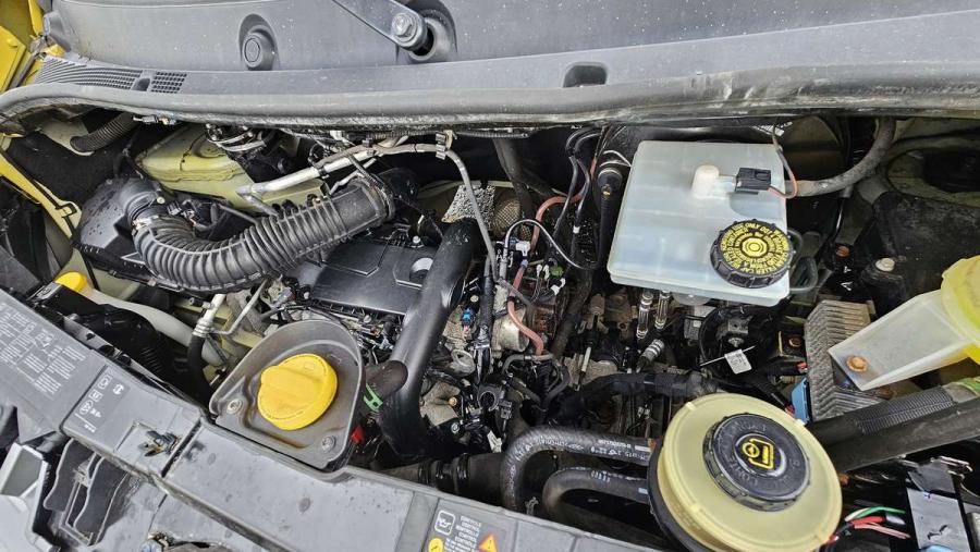 Yellow Renault Master 2015 in Marijampole, with an engine capacity of 2.30 L and mileage of 200 thousand km for 9000 €, photo 33 on AUTOMOTO.COM.LV