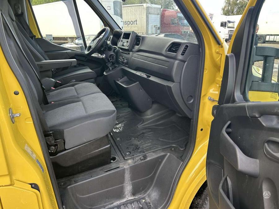 Yellow Renault Master 2021 in Vilnius, with an engine capacity of 2.30 L and mileage of 330 thousand km for 15590 €, photo 10 on AUTOMOTO.COM.LV