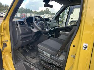 Yellow Renault Master 2021 in Vilnius, with an engine capacity of 2.30 L and mileage of 330 thousand km for 15590 €, photo 13 on AUTOMOTO.COM.LV