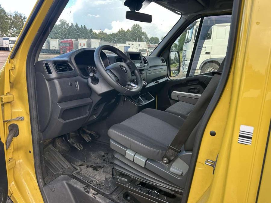 Yellow Renault Master 2021 in Vilnius, with an engine capacity of 2.30 L and mileage of 330 thousand km for 15590 €, photo 13 on AUTOMOTO.COM.LV