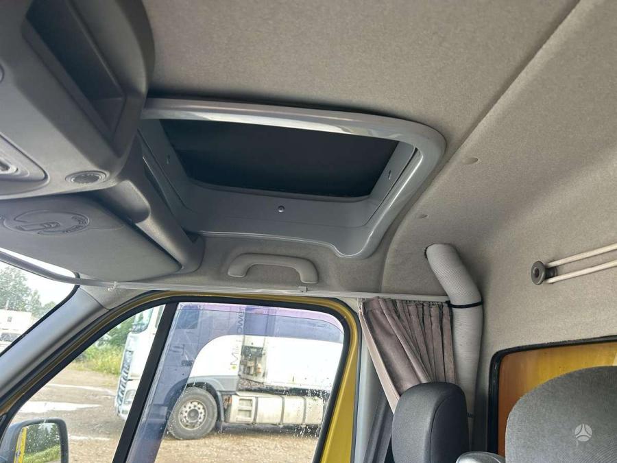 Yellow Renault Master 2021 in Vilnius, with an engine capacity of 2.30 L and mileage of 330 thousand km for 15590 €, photo 17 on AUTOMOTO.COM.LV